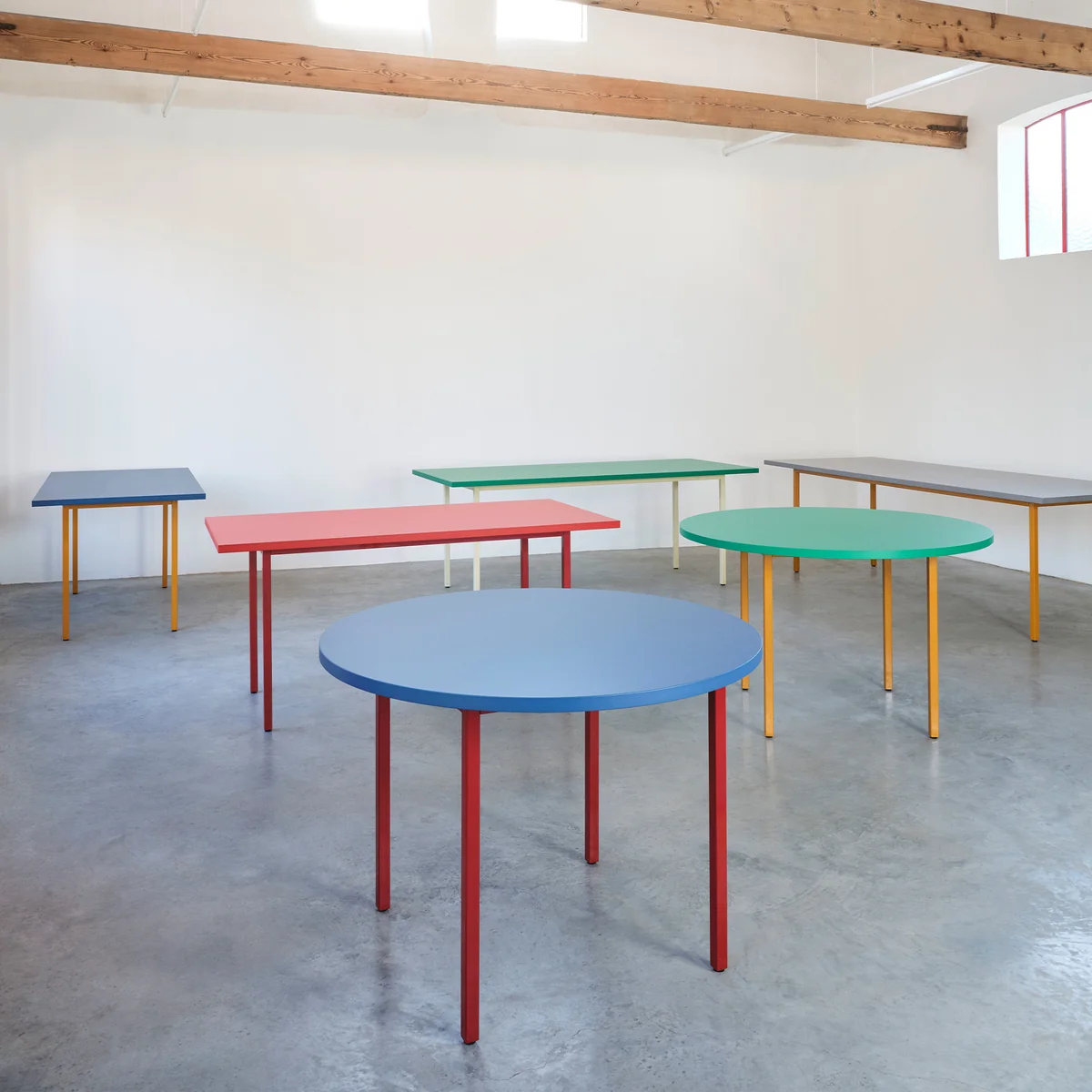 Two-Colour Esstisch rund von HAY | Connox