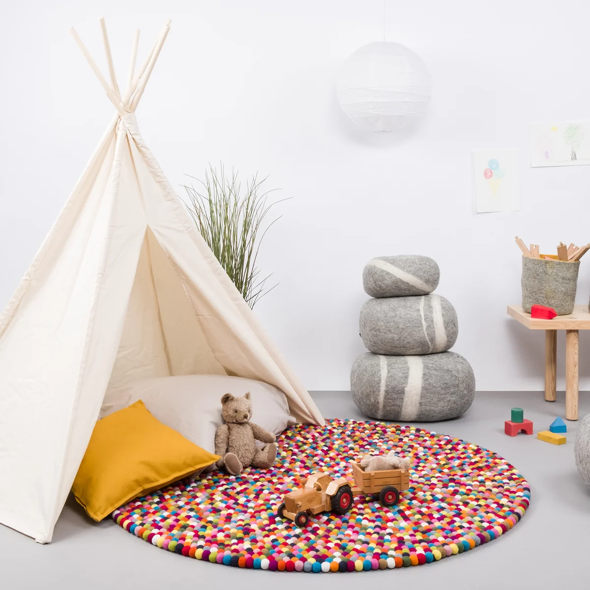 Lotte Filzkugelteppich rund von myfelt | Connox