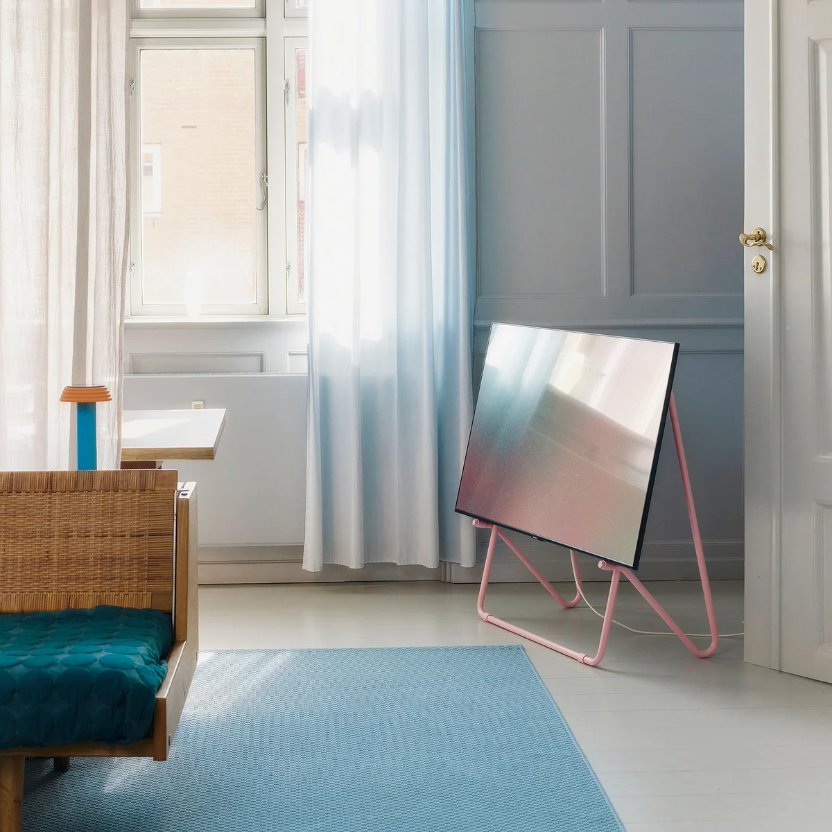 Bloom TV-Ständer von Pedestal | Connox