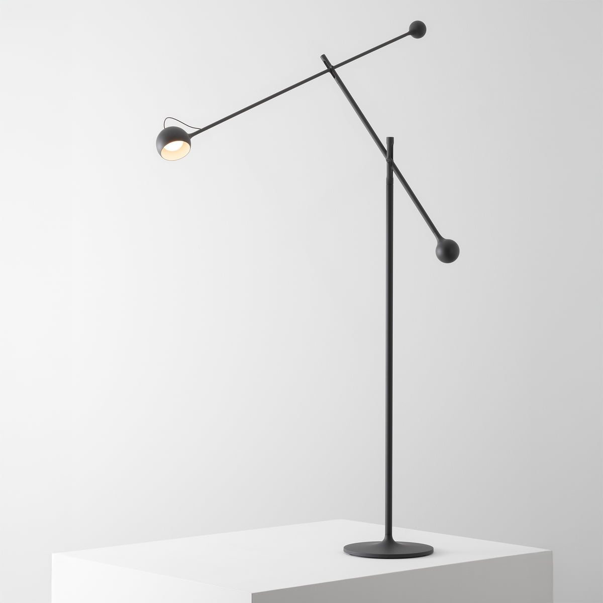 IXA Stehleuchte LED von Artemide | Connox
