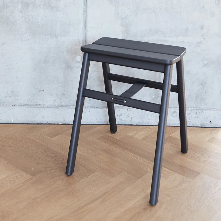 Angle Hocker von Form & Refine | Connox