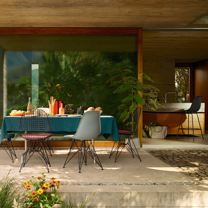 Eames Plastic Side Chair DSR von Vitra | Connox